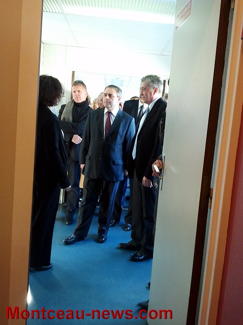 Xavier Bertrand, ministre de la Santé, au Creusot, ce mardi matin ...