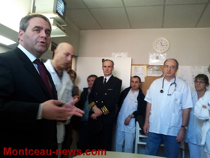 Xavier Bertrand, ministre de la Santé, au Creusot, ce mardi matin ...